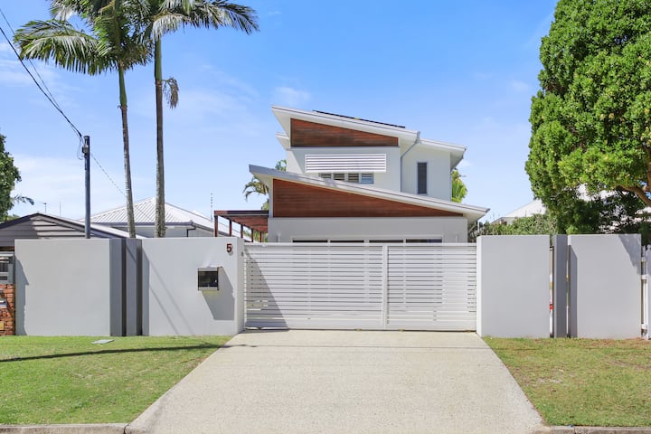 Golden Beach Oasis - Sleeps 12 - Caloundra