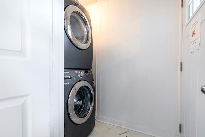 3bdr Vintage Townhouse Close To Dt Montreal - Brossard