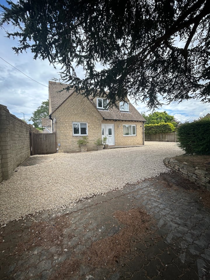 April Cottage - Bourton-on-the-Water