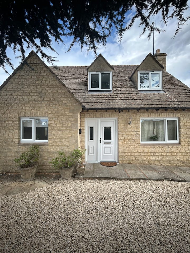 April Cottage - Kingham