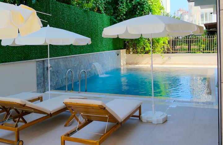 Konyaaltı Plajına Yakın, Yeni Havuzlu 1+1 Suite - Antalya