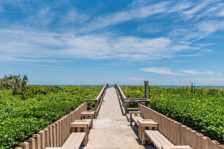 Sunrise Getaway - A Fall Seaside Retreat - Cocoa Beach