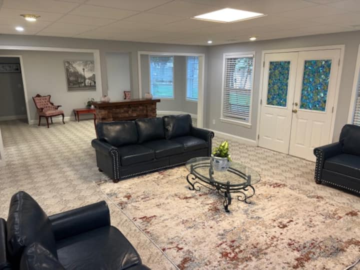 Escape To Comfort: Spacious 1-bedroom Apt. - Snellville, GA
