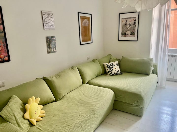 Welcoming Family Home With Garden - 熱拿亞