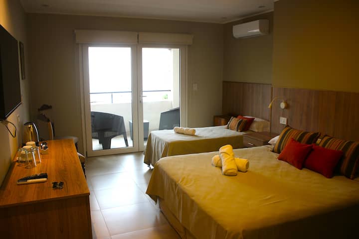 Habitación Triple Con Balcón - Salta