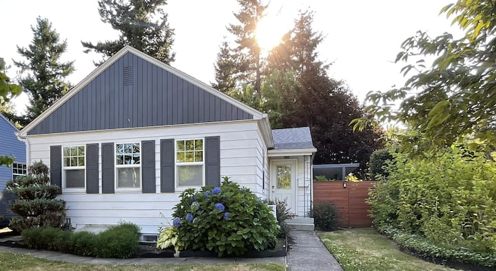 Dog-friendly Bungalow W/ Garden & Relaxing Deck - Portland, OR