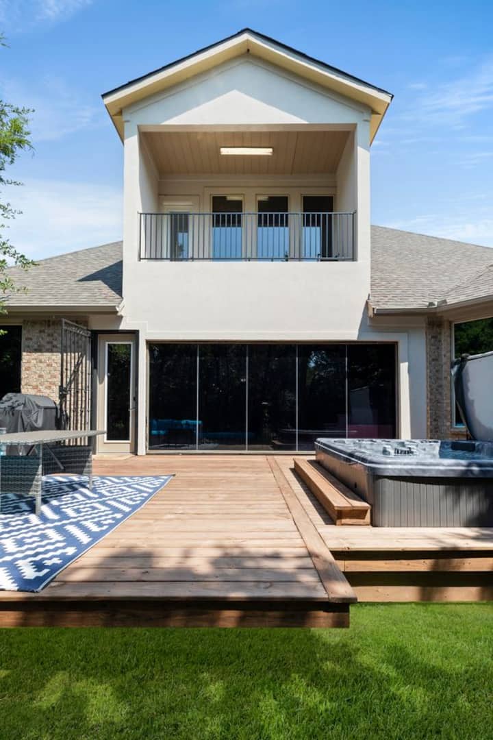 The Forest Manor Retreat Home - DeSoto, TX