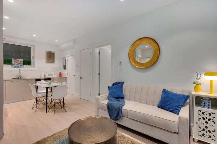 Cozy & Peaceful 2br Lower-level Hideaway - West Vancouver