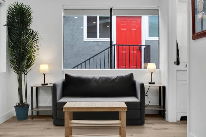 City Bungalow + Parking - Los Angeles, CA