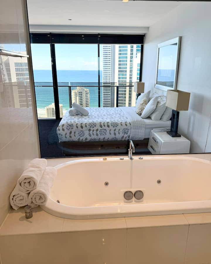 Stunning Luxury Circle On Cavill - Gold Coast