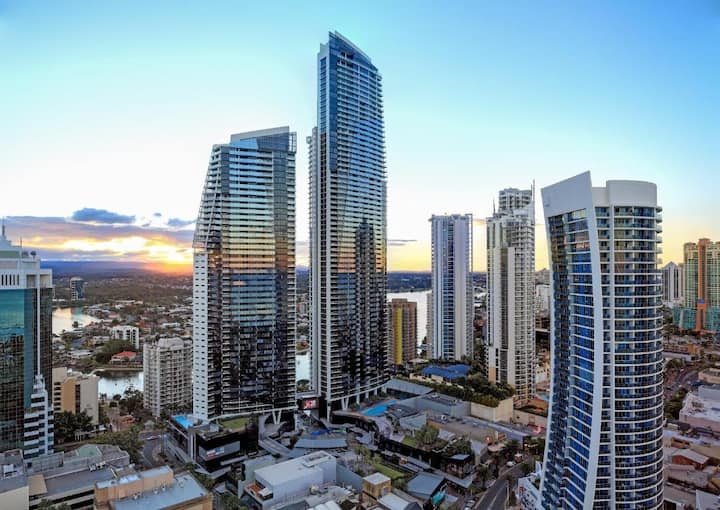 Stunning Luxury Circle On Cavill - Surfers Paradise