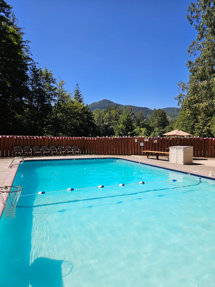 Daze Away Chalet - Hottub/pool/river Access - Oregon
