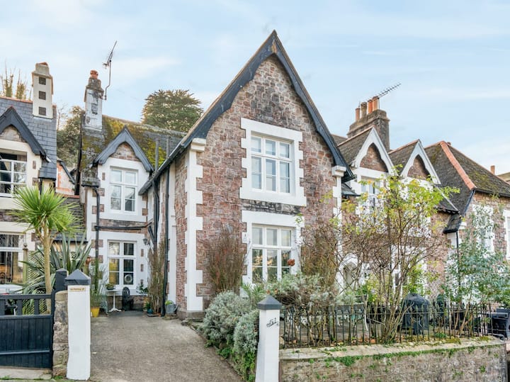Rowell House 
Close To Harbour In Quiet Area - Brixham