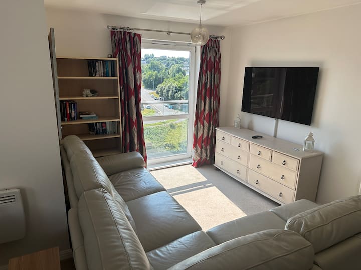 Stylish River View Apartment Sleeps 4/5 - Swansea