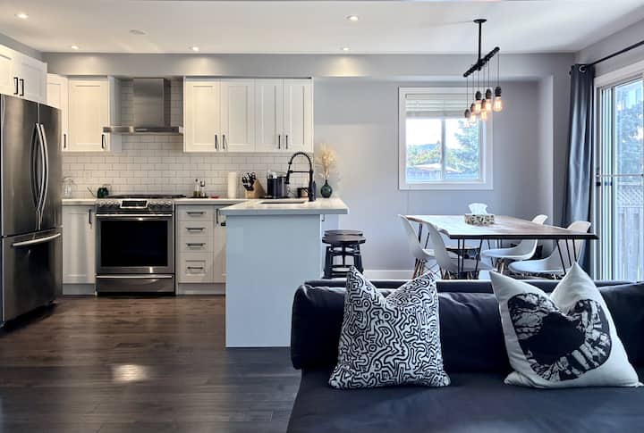 New Designer Luxury Home | Free Parking - Markham