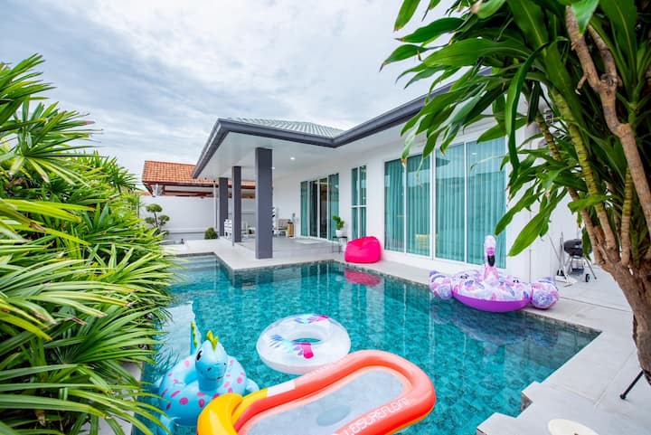 <Sea Of Blue>芭提雅全新豪华独栋泳池别墅/4房5卫/临近海滩/交通便利/度假首选/大空间 - Pattaya City