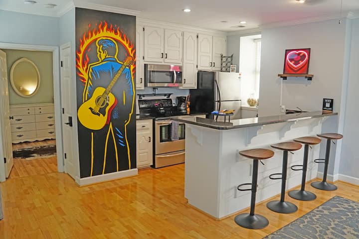 Historic Honky Tonk Hideaway - Nashville, TN