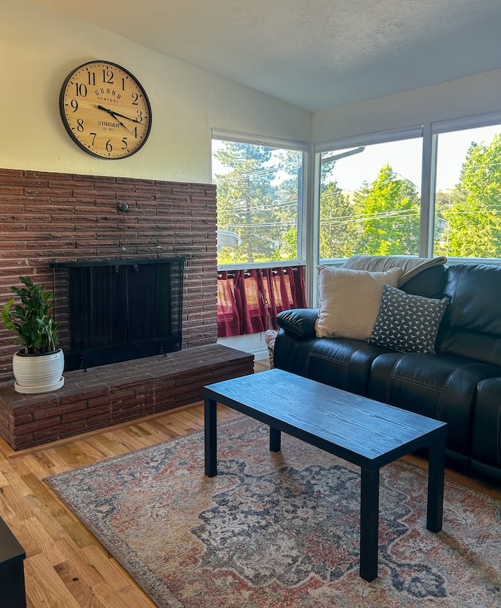 The Valley Playfields Bnb - 4 Br 2 Bath Home - Pullman, WA