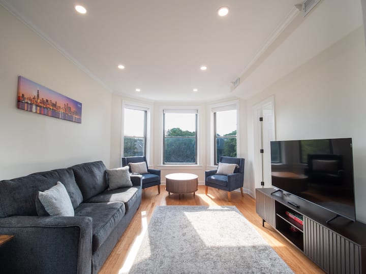 2 Bedroom In Wrigleyville With 2 Garage Spots - Chicago, IL