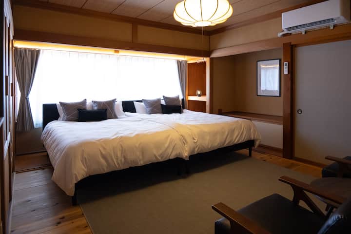 New!130㎡の広々戸建て/3世帯・大家族okの最大10名/無料駐車場/コンビニ徒歩1分/癒しの宿 - 新潟県