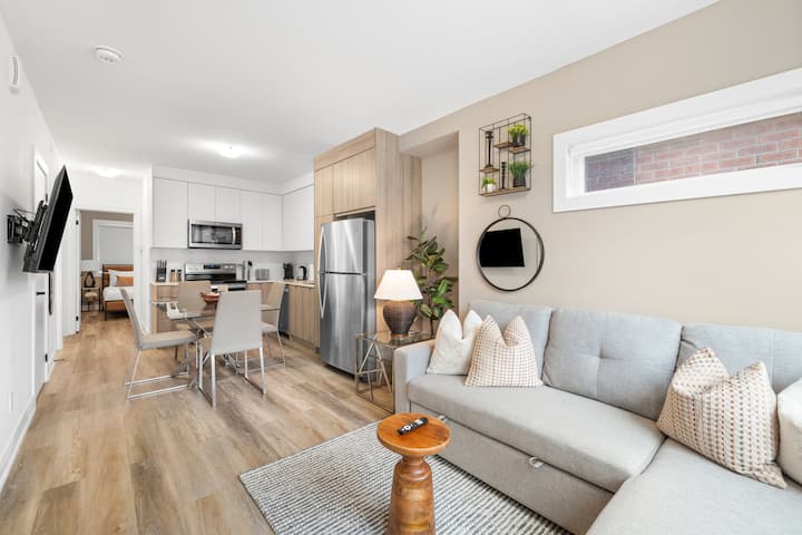 Spacious Landsdowne Family Retreat Modern Comfort - Toronto