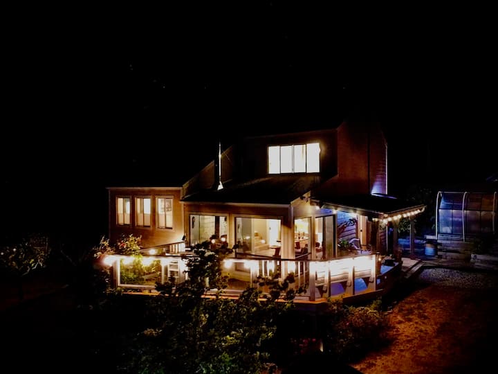 Redwoods&waves + Disc Golf+putting Green. Sleeps 6 - Humboldt County, CA