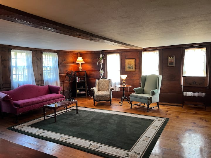 Colonial Cape Home - Brookline, NH