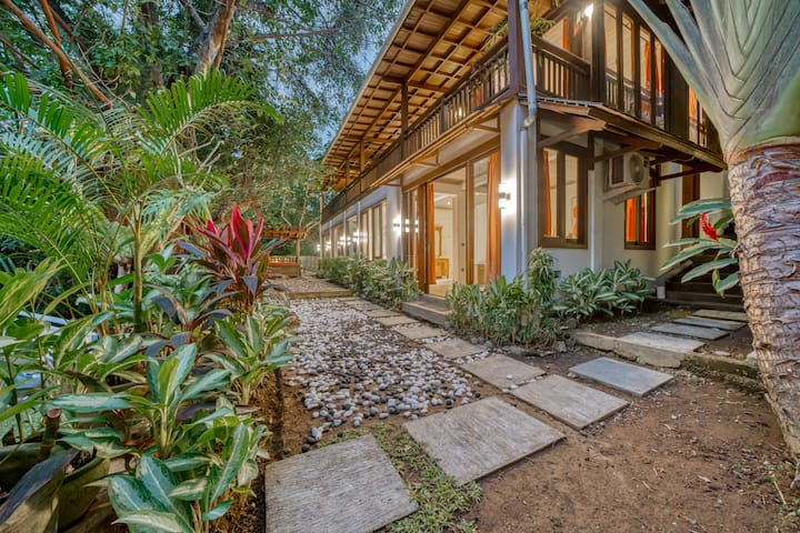 *Promo* 4br Villa Near Beach W/ Big Pool In Canggu - チャングー