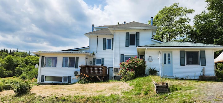 Large 4br Home W Mountain Views On The Cabot Trail - Cape Breton Island