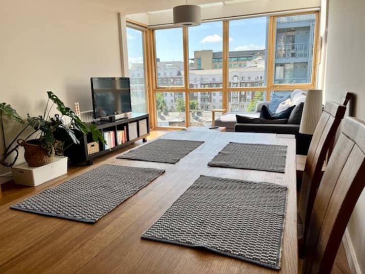 2 Double Bed Apartment In Central Location - Dún Laoghaire