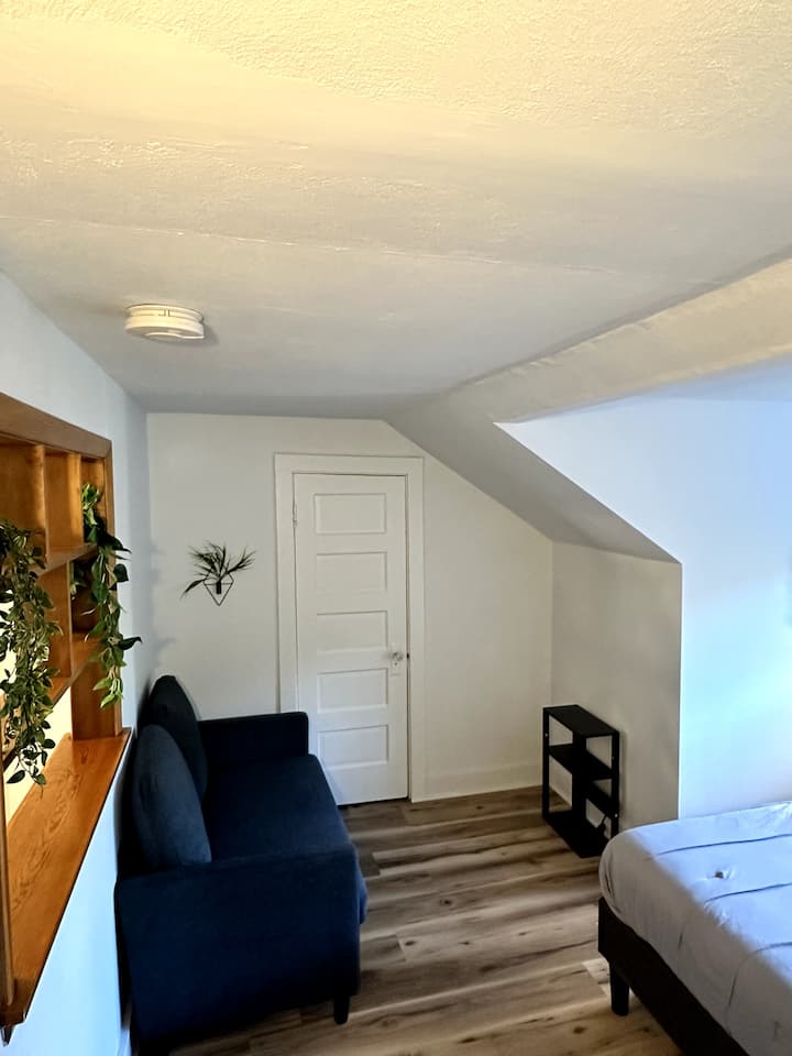 Cozy Teeny Tiny Apartment - Syracuse, NY