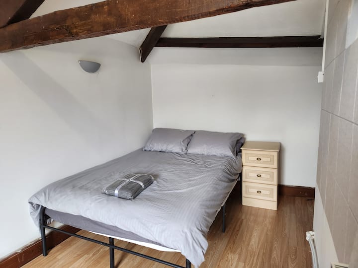 Room 1 Double Room | Parking - Barnstaple