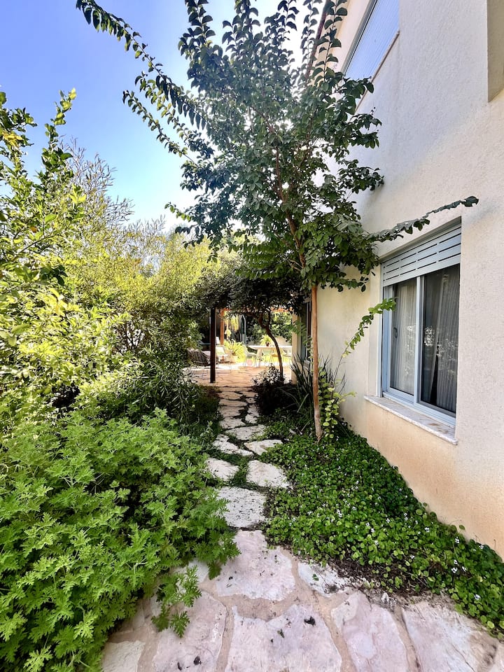 בית חוף קסום עם בריכה בקיץ וג'קוזי בחורף - Israel