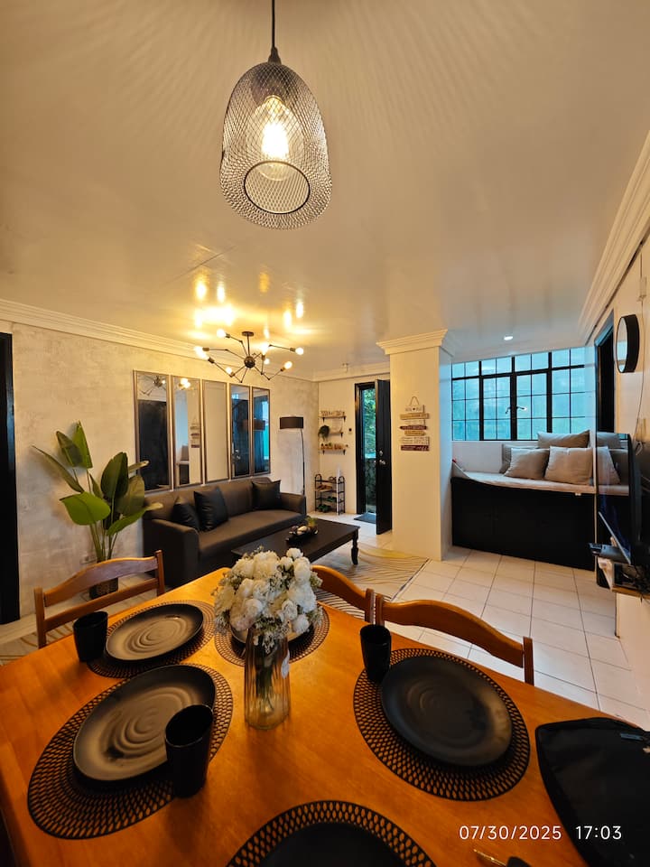 Luxhomme Guesthouse With Balcony - Baguio