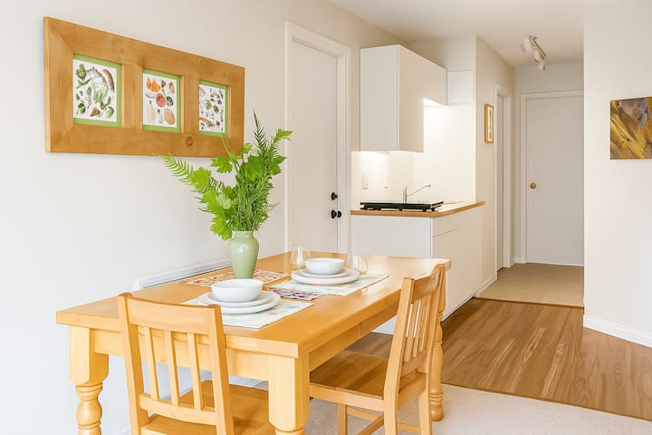 Arbutus & Fir Retreat - Vancouver Island