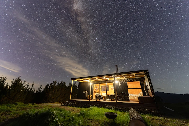 Hilltop Hut - New Zealand