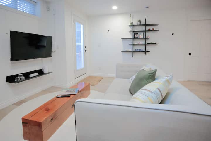 Cute Executive Basement Suite - Vancouver