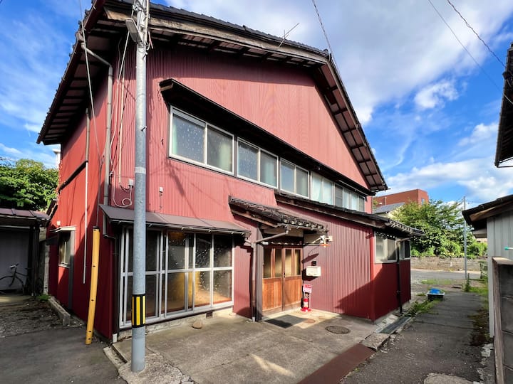 21世紀美術館まで徒歩3分 | 金沢の中心地で皆んなで泊まれる特大一棟貸し(6寝室) - Japan