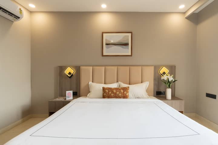 Executive Room W/balcony @Dlf Residences @Haryana - Gurugram