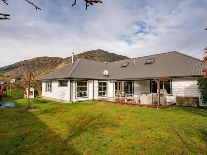 Family Home On Atley - With A Spa - Queenstown