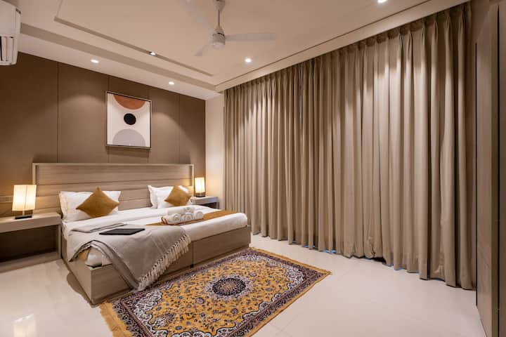 Premium Room With Balcony Golf Course Rd Sector 57 - Gurgaon