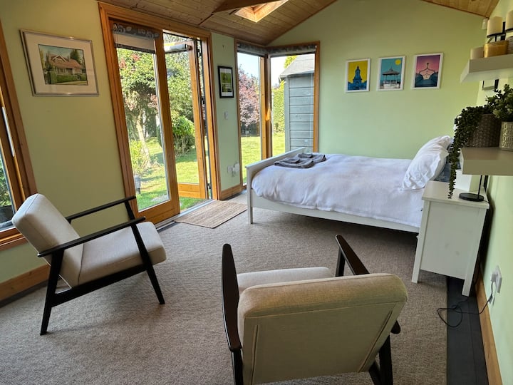 Garden Guesthouse - Amazing Location On The Coast! - Dun Laoghaire