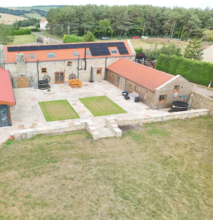 The Residence Country Home, Sleeps 10, 2 Hot Tubs - Durham