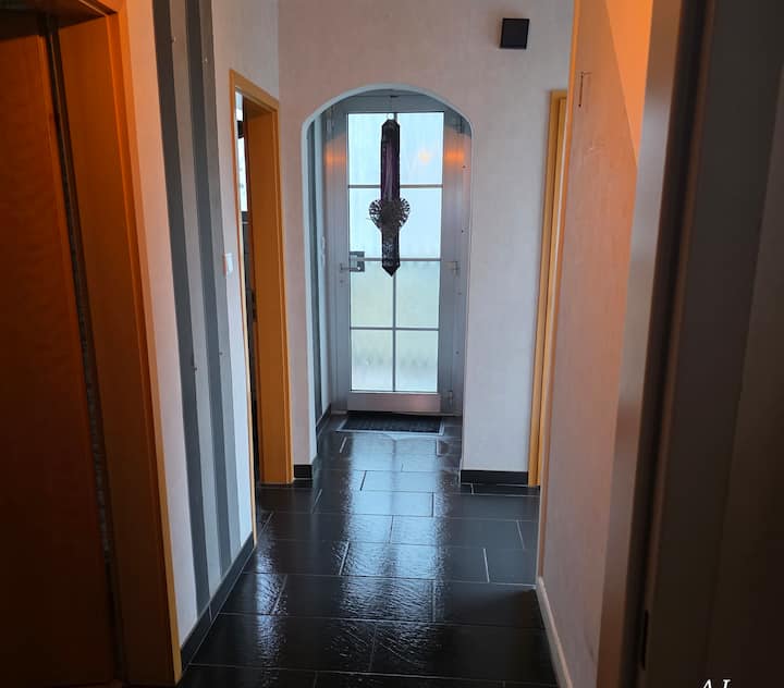 100 Qm Geräumige Wohnung Im Einfamilienhaus - Eschweiler