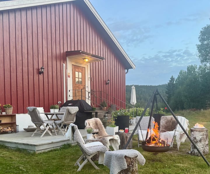 Utsikt Til Innsjø, Fiske, Turer Og Ro I Sjela. - Suède