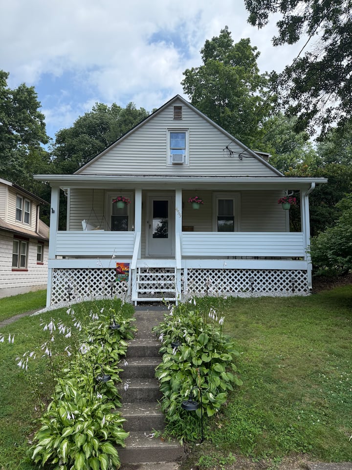 Cottage On The Grove - Main Township