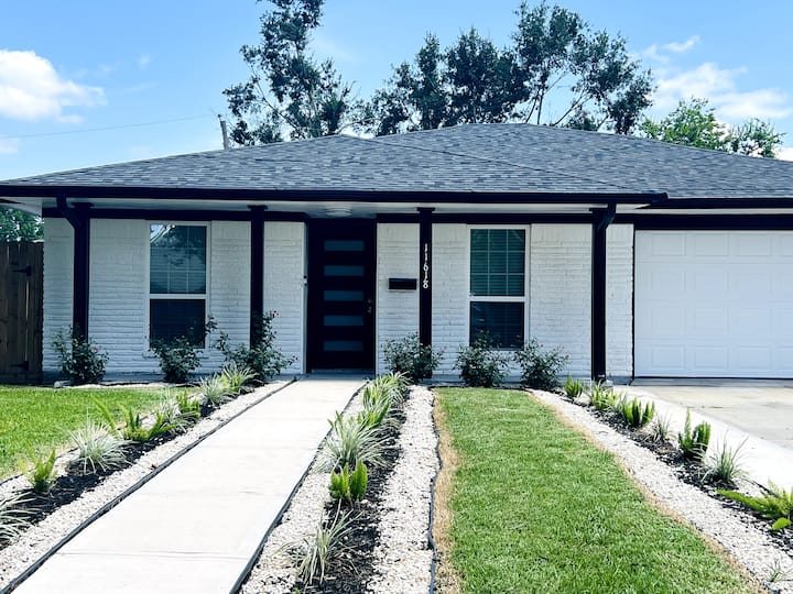 2-in-1 Home | Asia Town | 4br•adu | 2 Laundry Sets - Sugar Land, TX