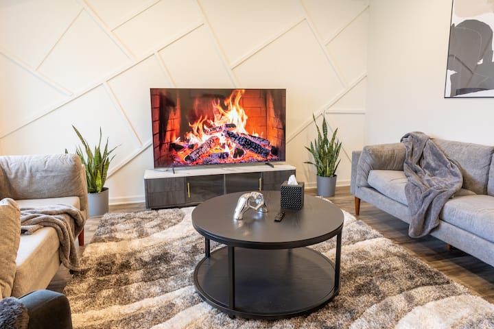 Modern Cozy Elegance Close To Hospitals - Flint, MI