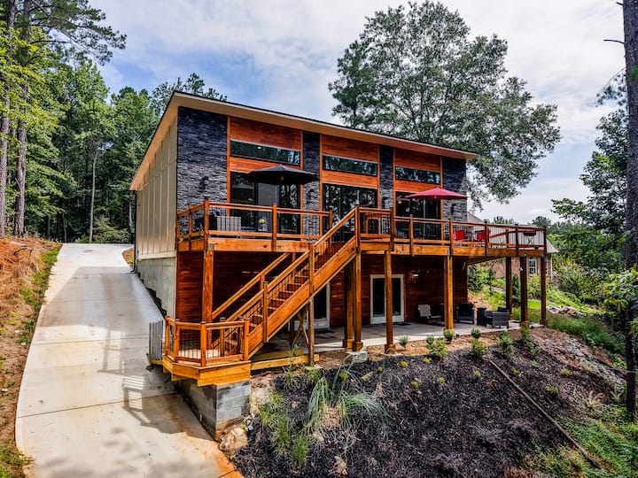 Luxe Lodge:stylish Retreat Near Downtown & Airport - Anderson Lake, College Park