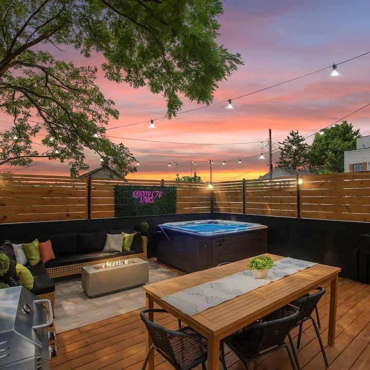 Cincy Luxe: 5br 5ba, Hot Tub, Arcade,  4min Dtwn - Cincinnati, OH